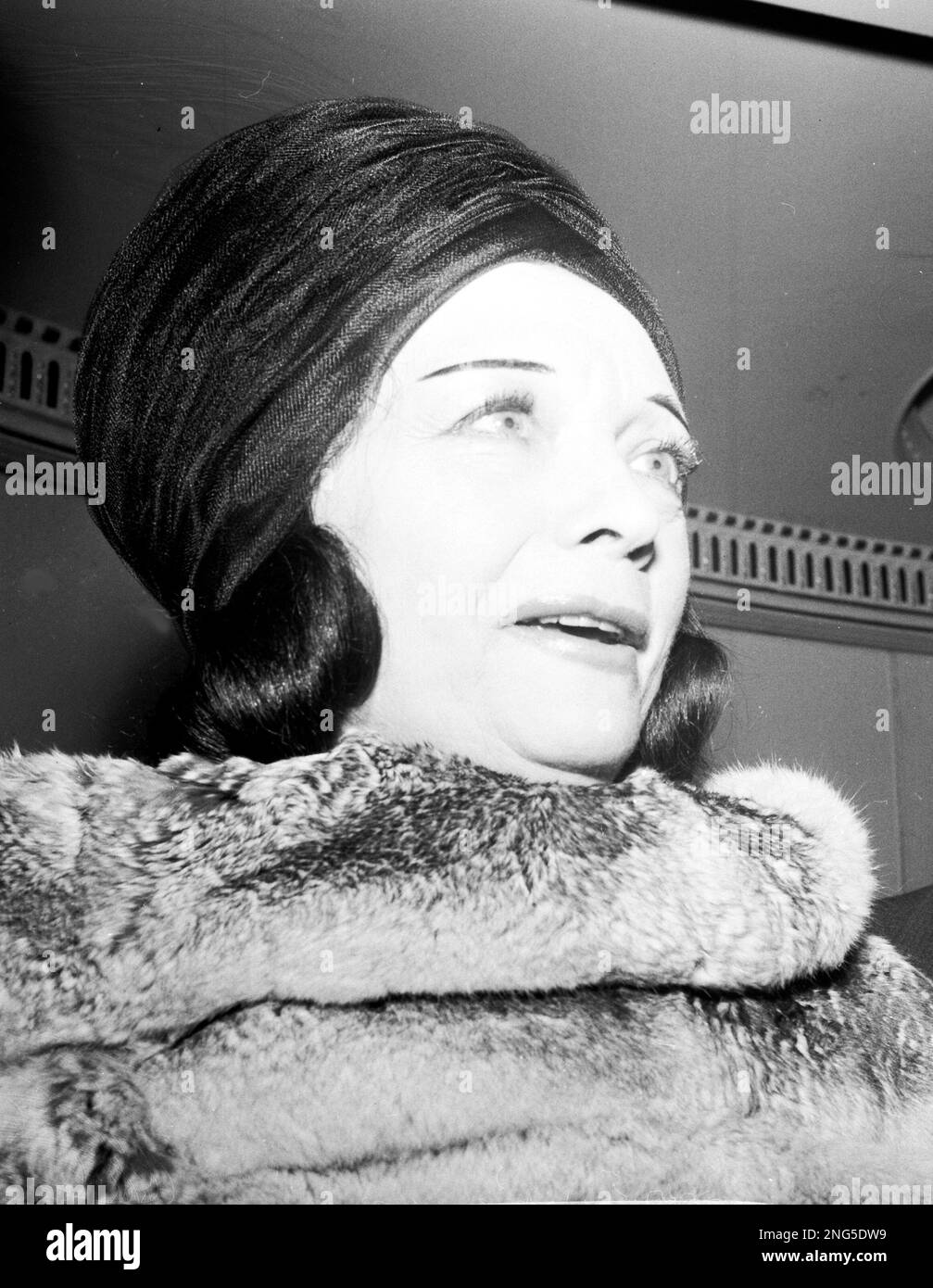 Silent movie star Pola Negri, 66-years-old, arrives for a press ...