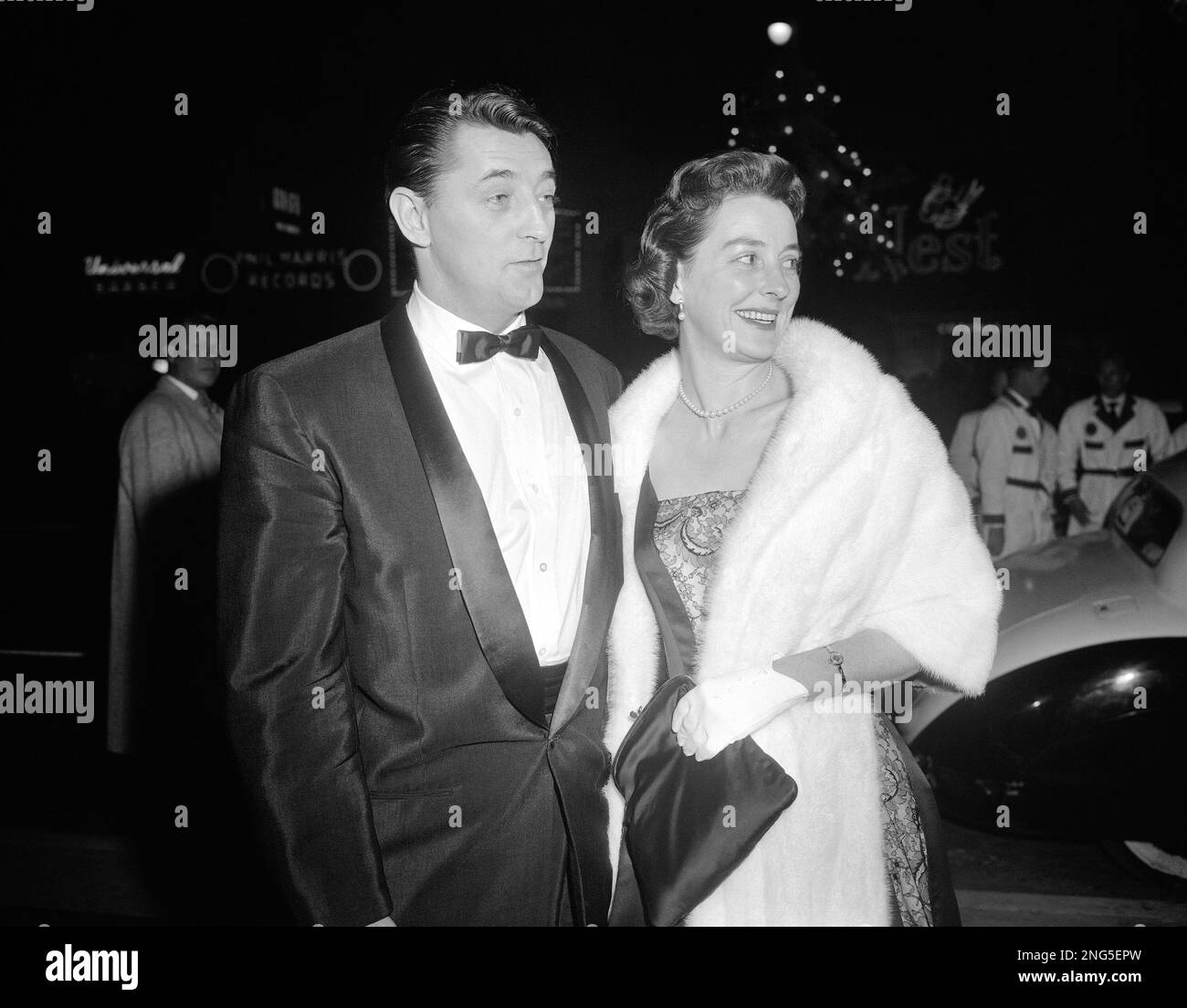 Robert Mitchum and his wife, Dorothy arrives for the premiere of "The ...