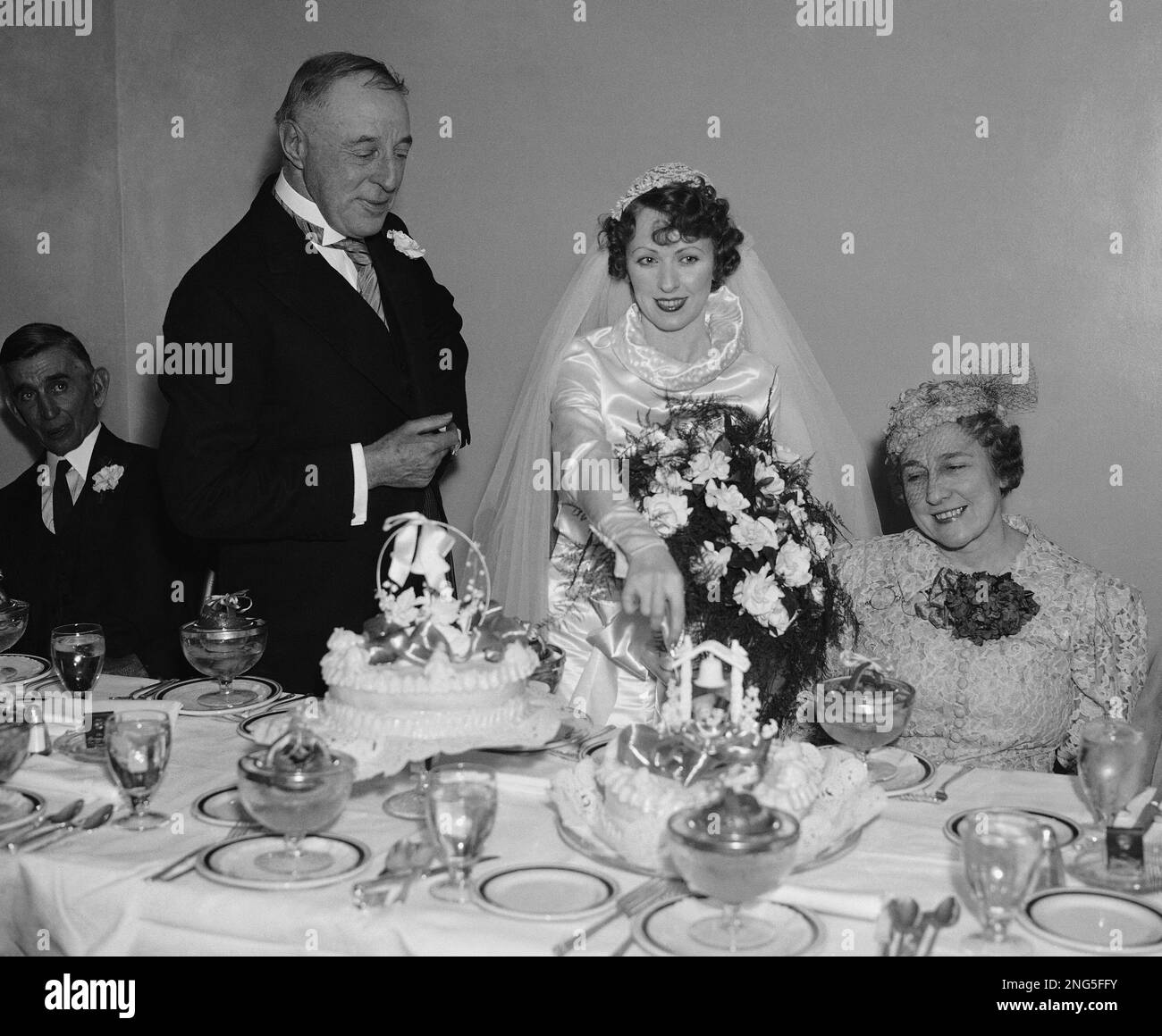 Miss Evelyn Marjorie Baldwin, 26, of New York, N.Y became Mrs. D.W ...