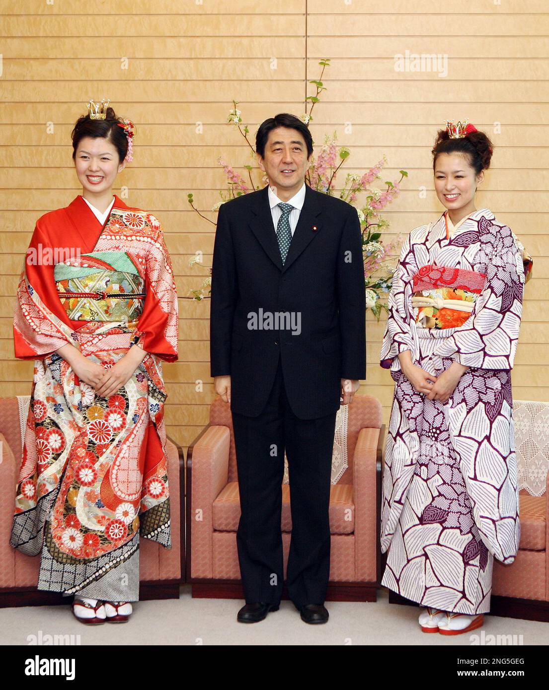 Cherry Blossom Princess Yumiko Oka, left, and the 21st Cherry Blossom ...