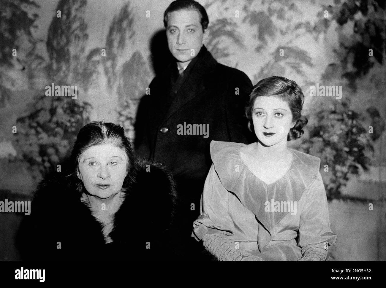 Members of the first family of the Jewish stage - Photo shows Luther ...