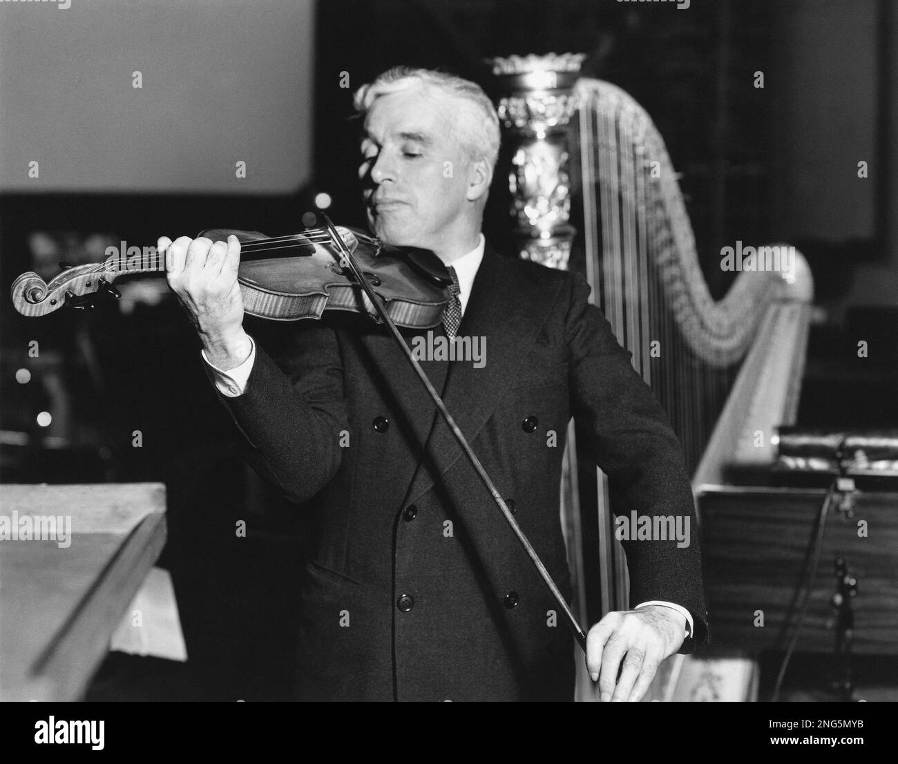 Charlie Chaplin plays the violin in this photo from 1943. (AP Photo ...