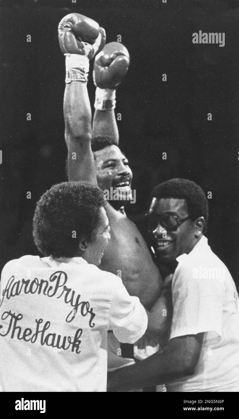 Aaron Pryor celebrates after beating Gaetan Hart of Canada with a TKO ...