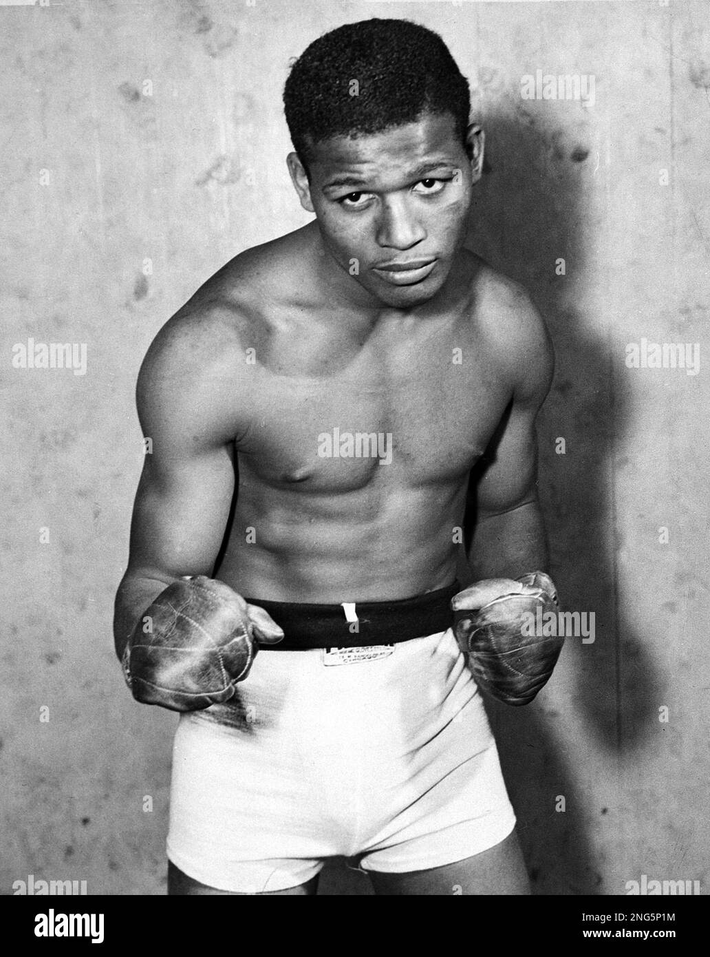 Boxer Sugar Ray Robinson in posed action. Undated photo. (AP Photo ...