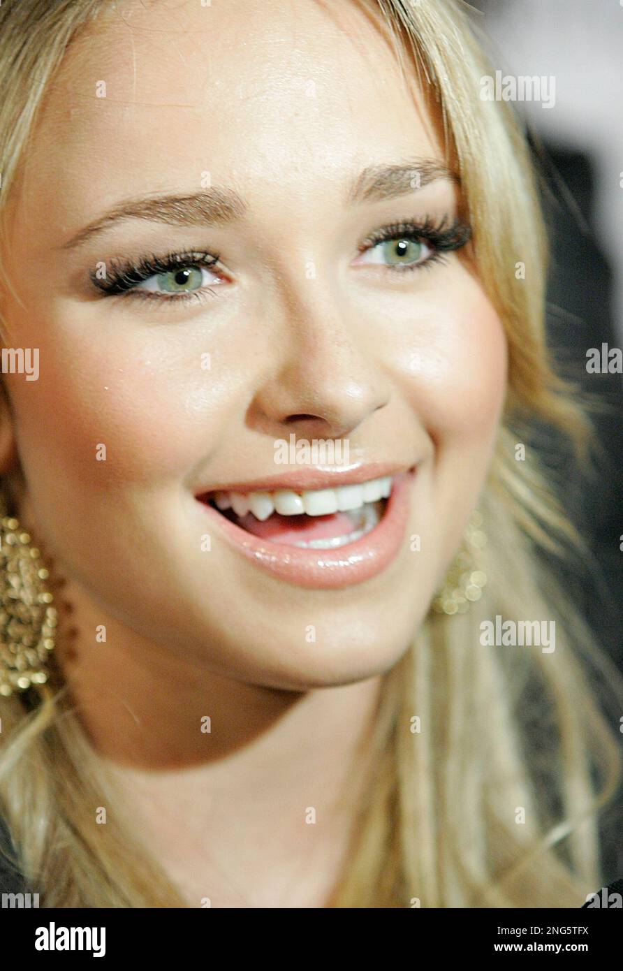 Actress Hayden Panettiere poses at the 2 B Free fashion show at ...