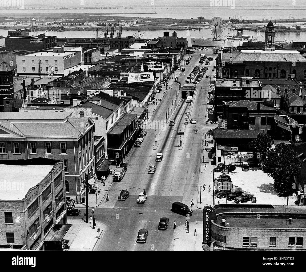 The Bankhead Tunnel which crosses the Mobile River to Blakely Island in ...