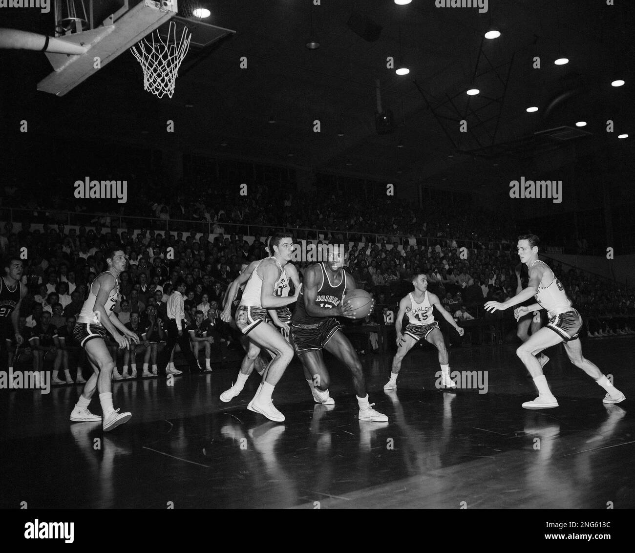 Oscar Robertson (12) of the Cincinnati Bearcats, dribbled around Ray ...