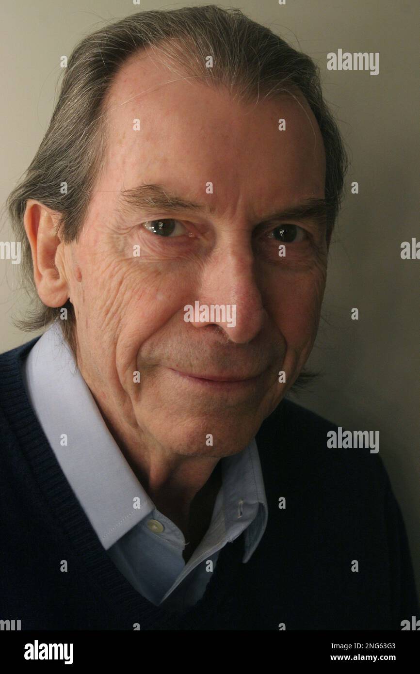 HOLD--Actor Richard Easton poses for a photograph backstage at Lincoln ...