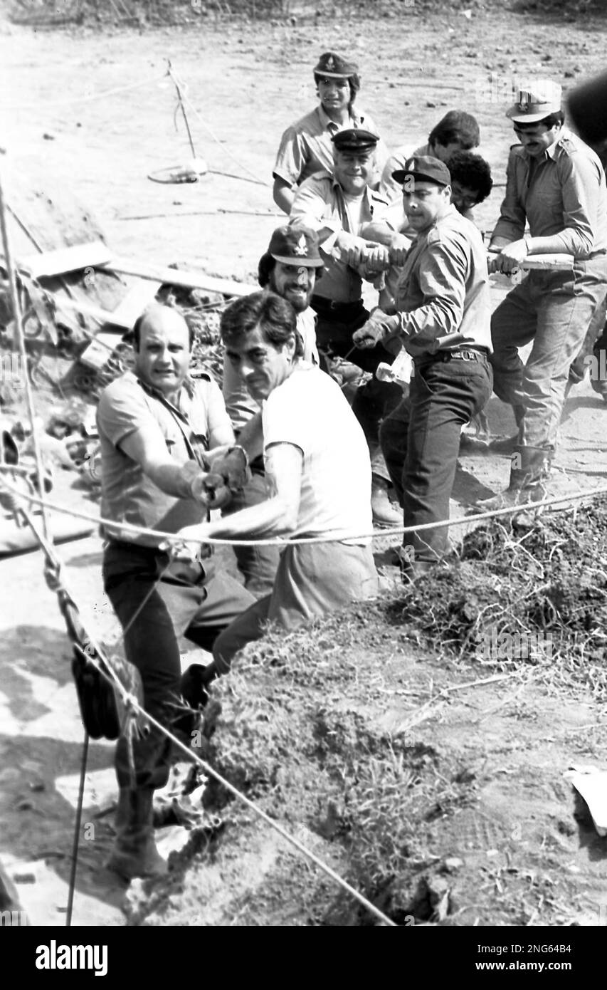 Rescuers of Alfredo Rampi, the child who fell into a well at Vermicino ...