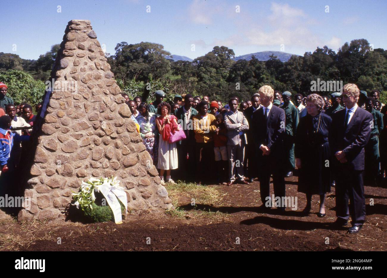 Mourners pay their last respect after the ashes of Bernhard Klemens ...