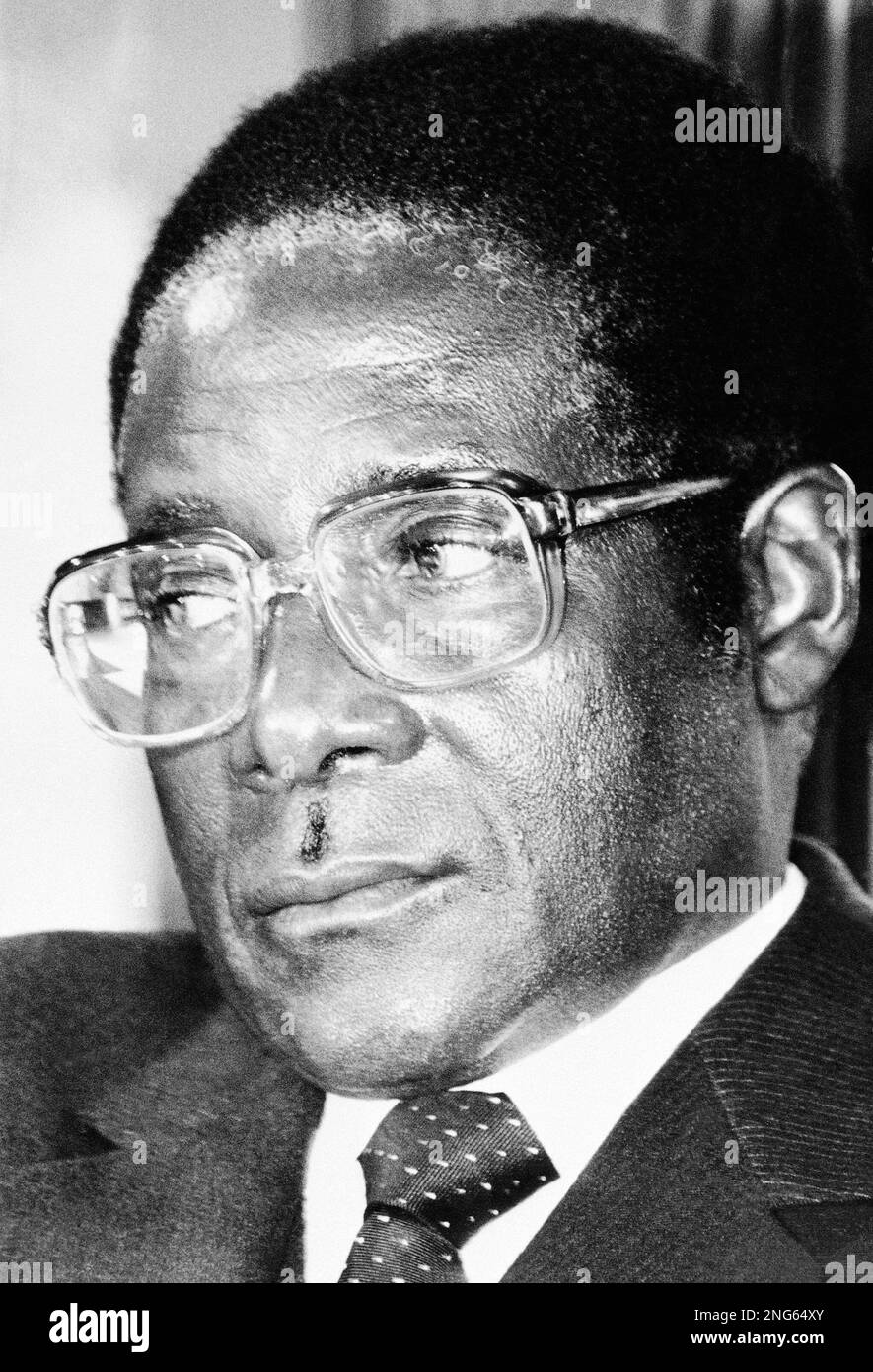 Zimbabwe head of state Black and White Stock Photos & Images - Alamy