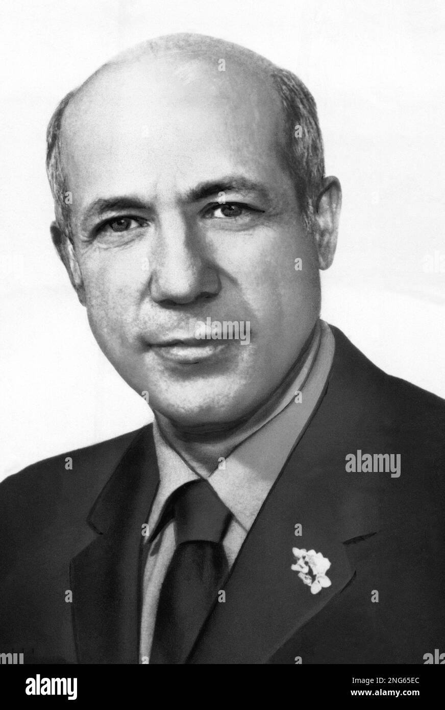 Dr. Melvin Calvin, Nobel laureate and professor of chemistry at the ...
