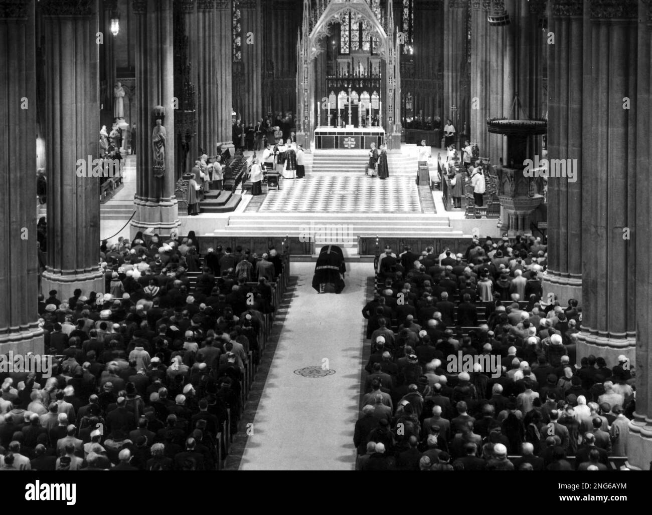 Arturo Toscanini's casket stands before the main altar of St. Patrick's ...