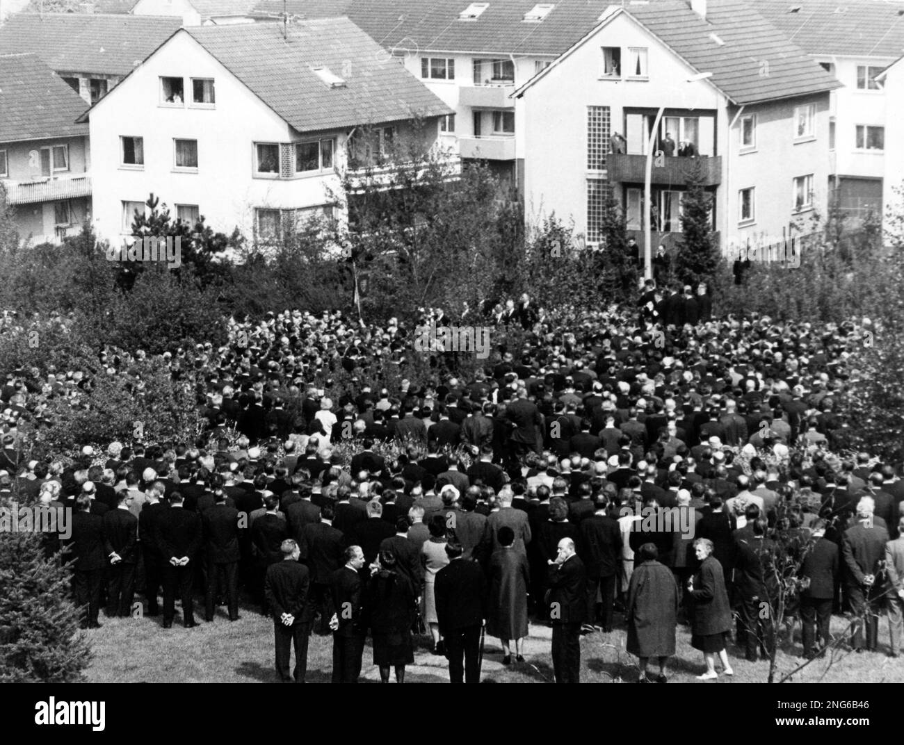 About 3 000 former WW II, SS-men came to take part in the funeral ...