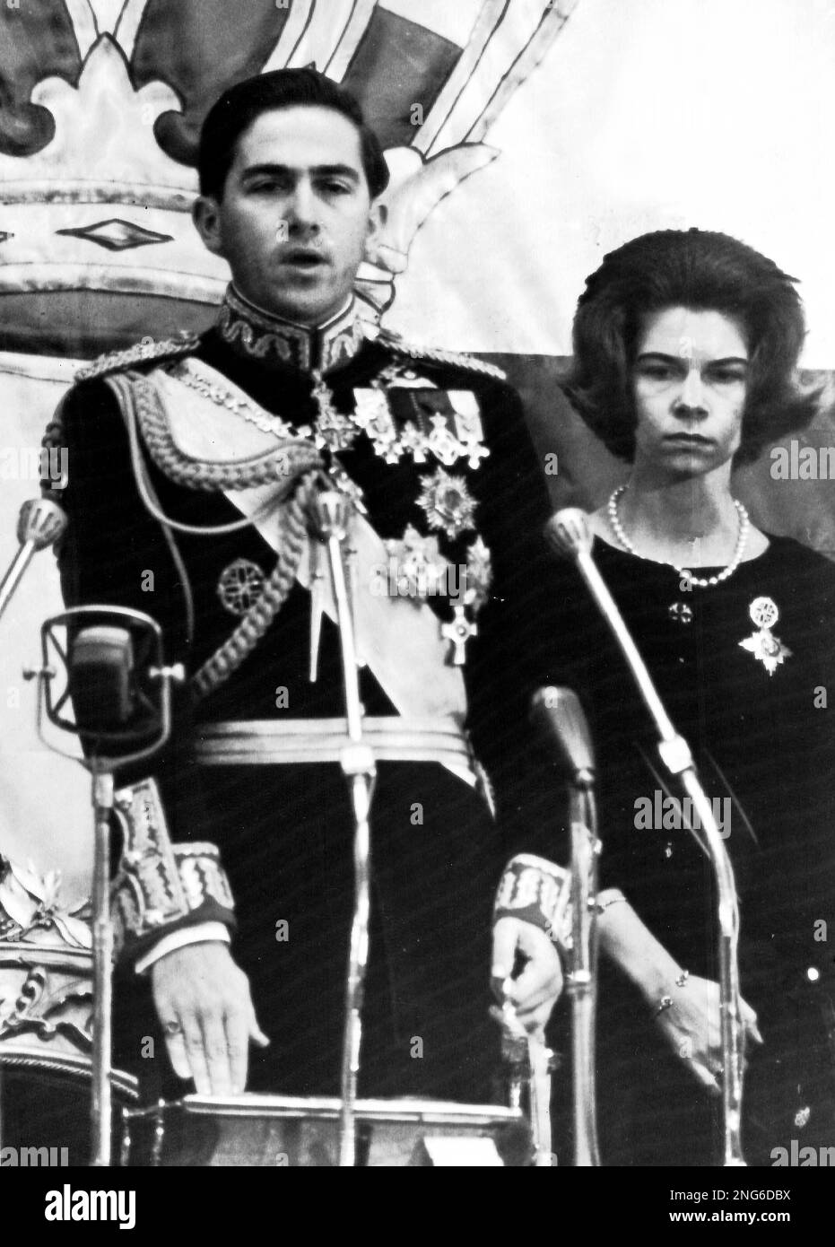 King Constantine of Greece takes the oath of succession before the new ...