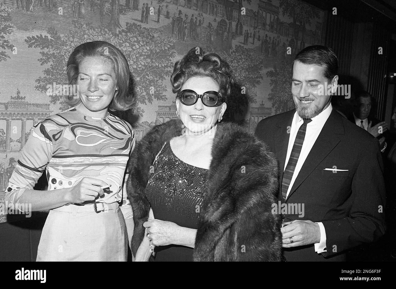 Famous Swedish actress and singer Zarah Leander is pictured during her ...
