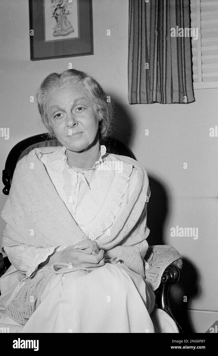 Actress Susan Hayward, is shown on a Hollywood set on Nov. 5, 1952 ...