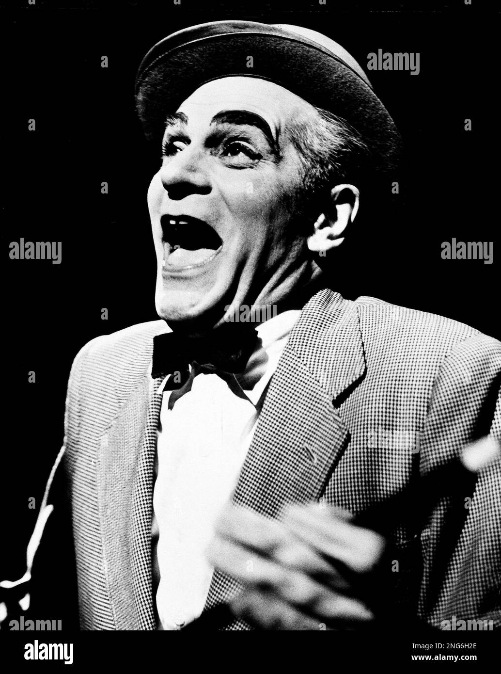 Sir Laurence Olivier is seen as Archie Rice during rehearsals for ...