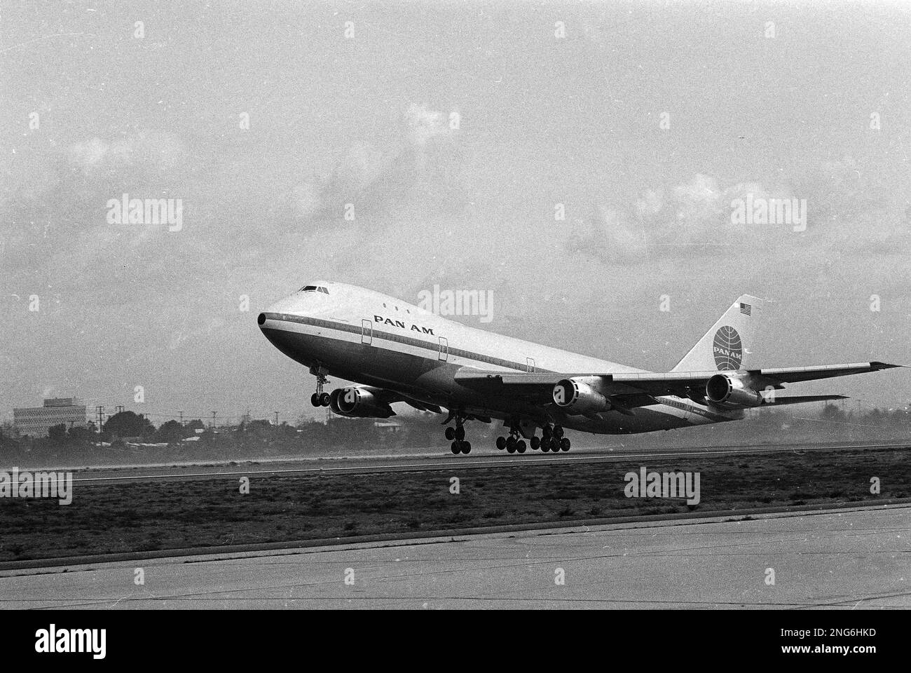 Pan American's 747 jumbo jet lifts off runway at Los Angeles ...