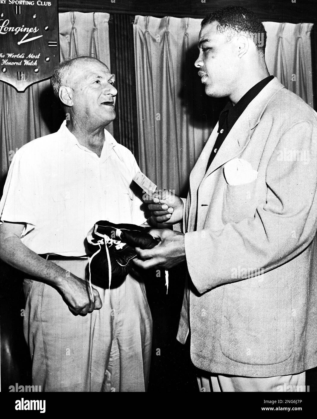 American Heavyweight Boxing Champion Joe Louis, right, receives a ...