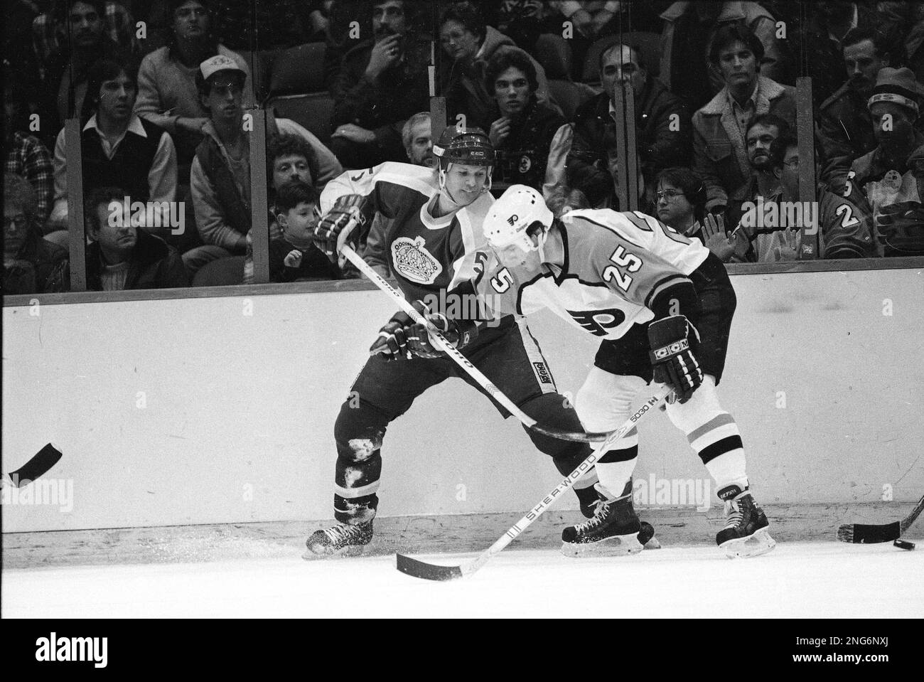 Los Angeles Kings' Marcel Dionne, left, and Philadelphia Flyers ...