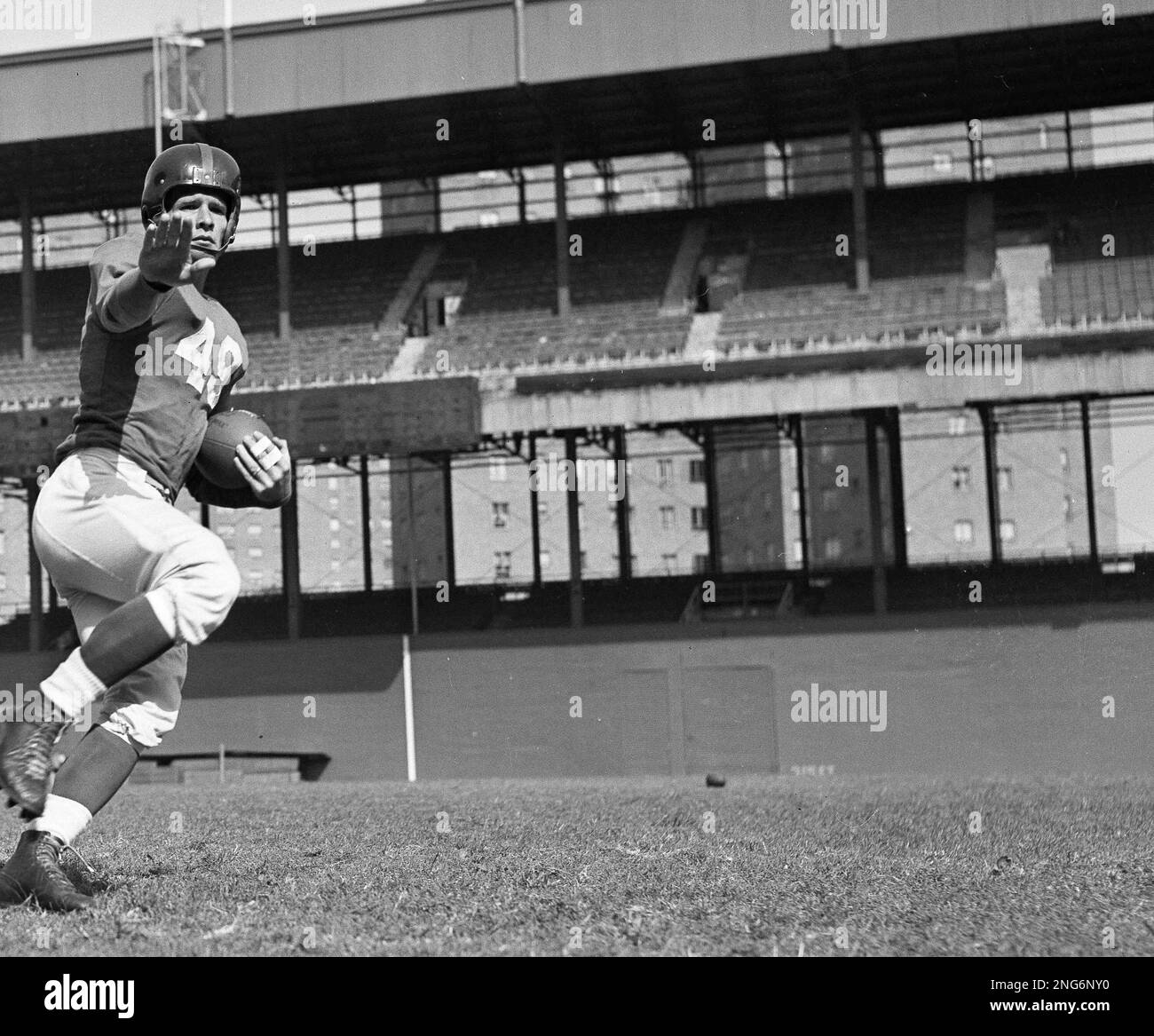 New York Giants running back Tom Landry is shown in practice at the ...