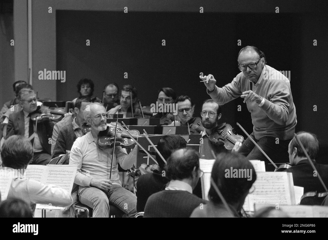 U.S. conductor Lorin Maazel leads members of the Vienna Philharmonic ...