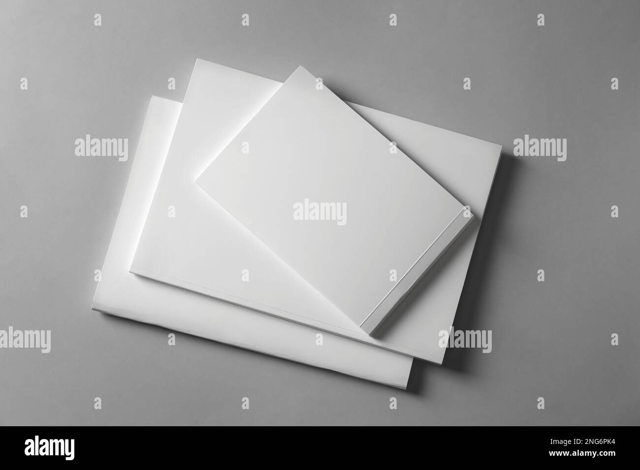Blank magazine covers hi-res stock photography and images - Alamy