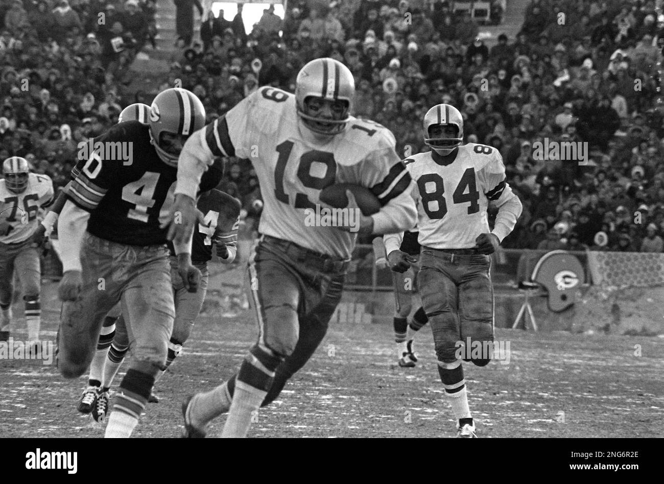 Running for a Dallas Touchdown Lance Rentzel (19), Dallas, runs for ...