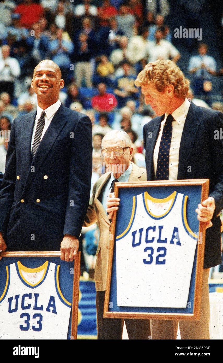 Former UCLA basketball coach John Wooden stands with his former star ...