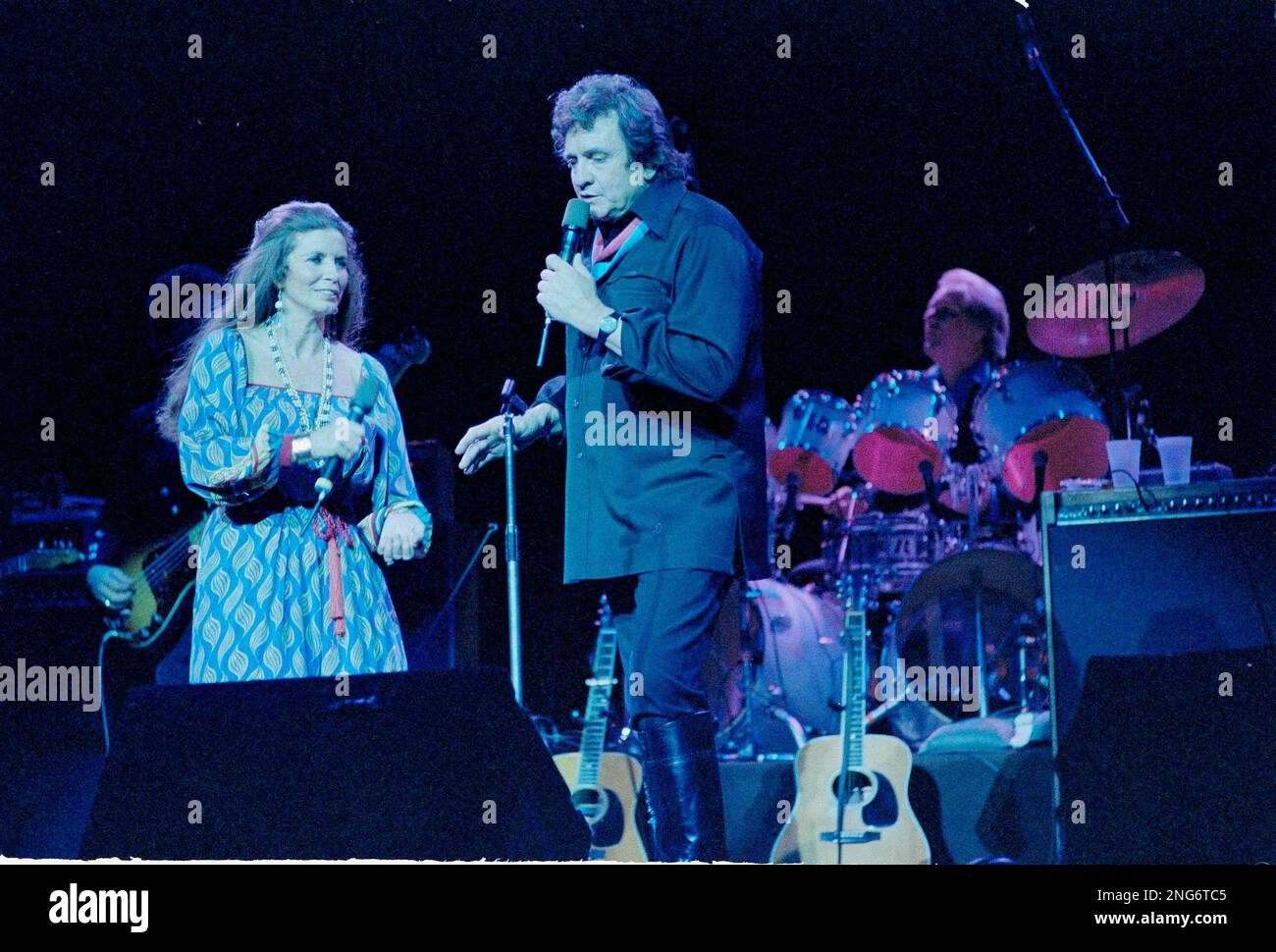 Country singer Johnny Cash and his wife June Carter Cash perform at New ...
