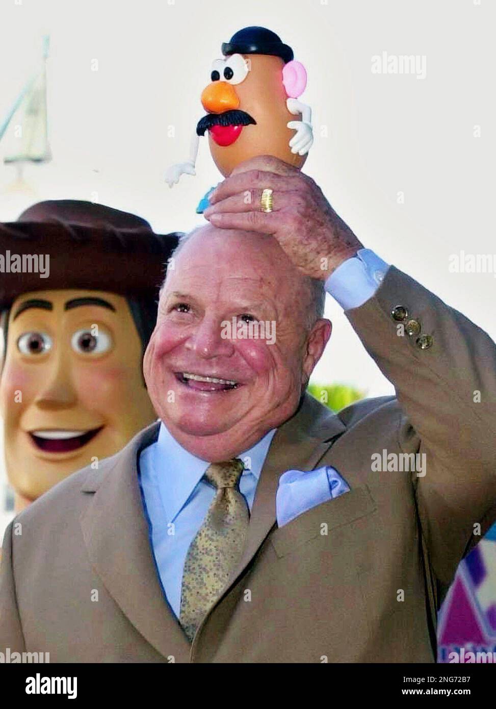 **FILE** Actor/comedian Don Rickles smiles for photographers while ...
