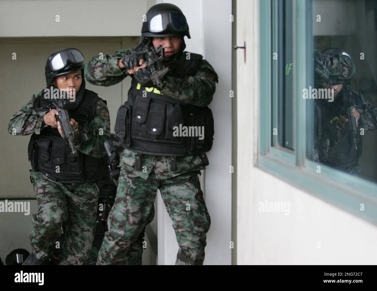 Members of the Crisis Response Group from the elite Special Action ...