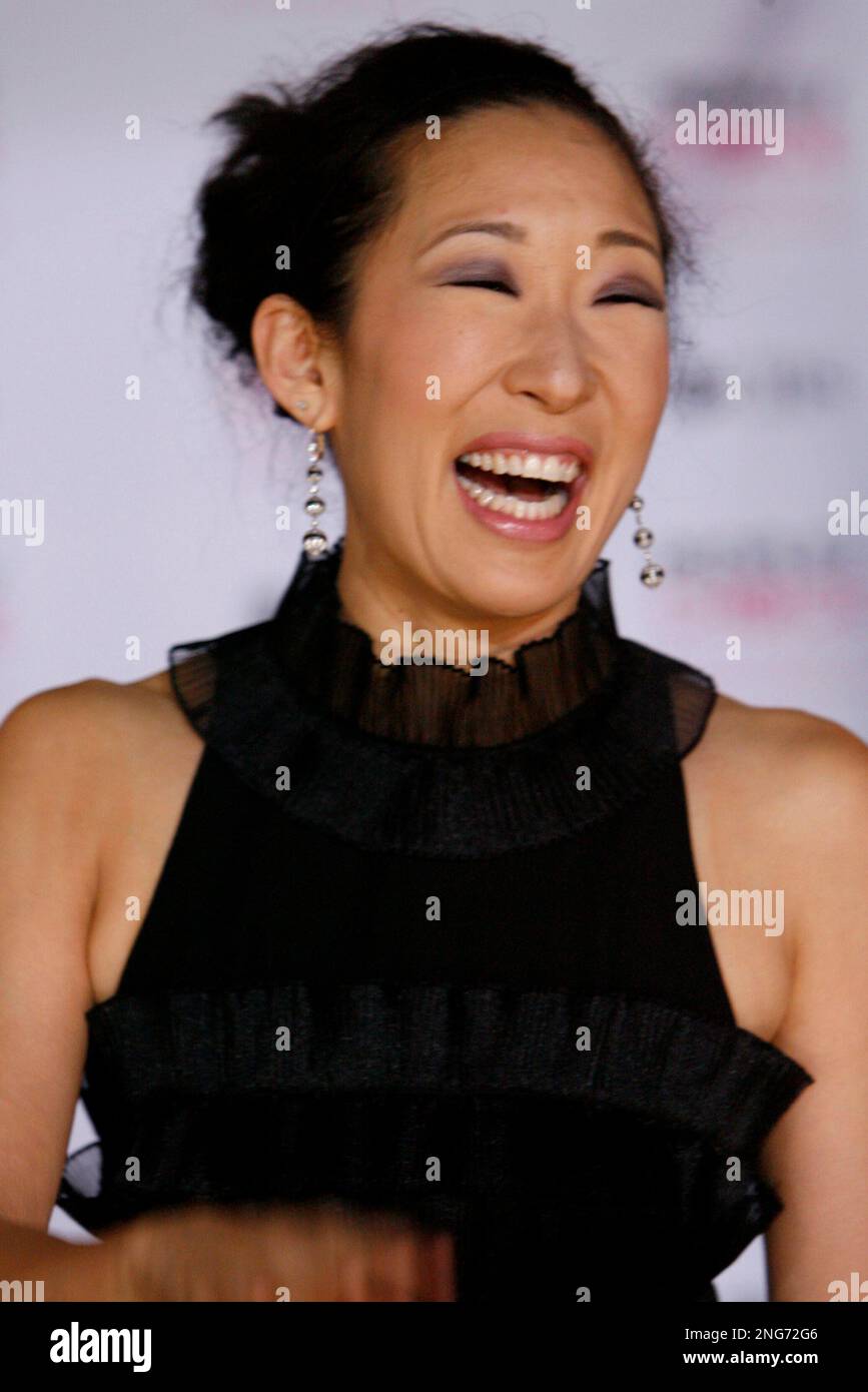 Actress Sandra Oh arrives at the 33rd Annual People's Choice Awards on ...