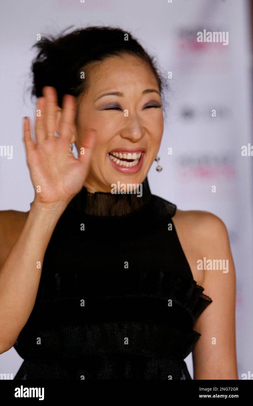 Actress Sandra Oh arrives at the 33rd Annual People's Choice Awards on ...