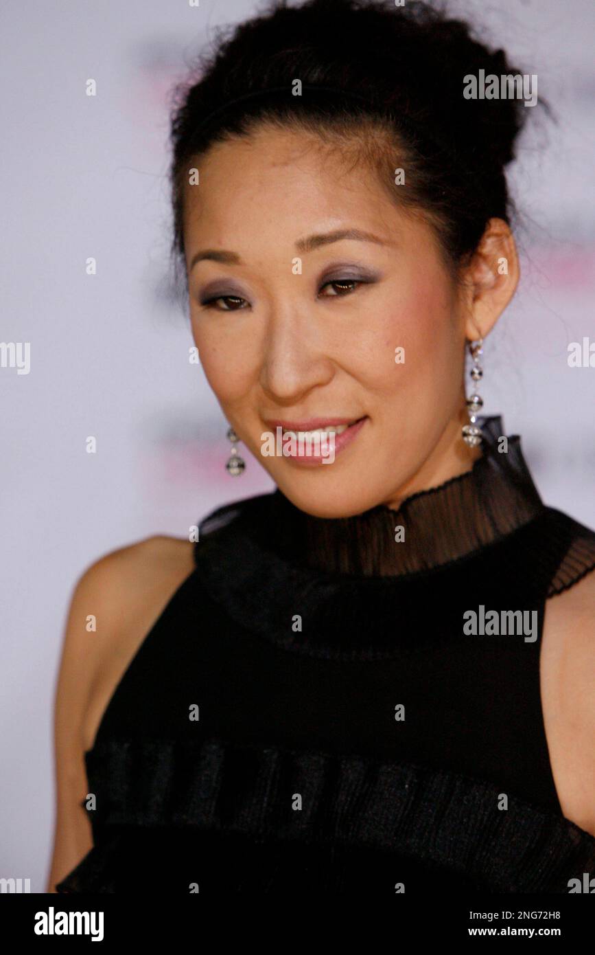 Actress Sandra Oh arrives at the 33rd Annual People's Choice Awards on ...