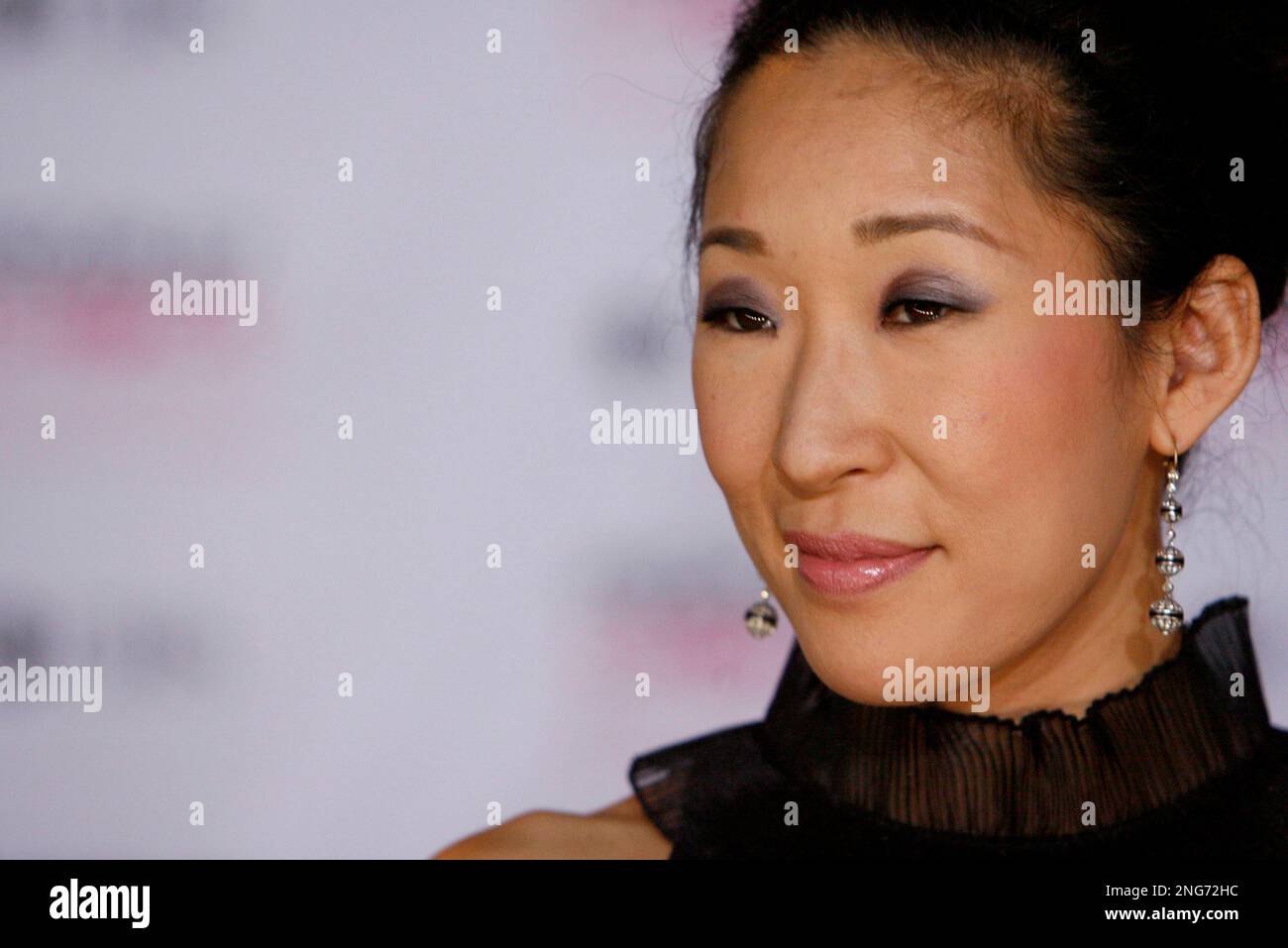 Actress Sandra Oh arrives at the 33rd Annual People's Choice Awards on ...