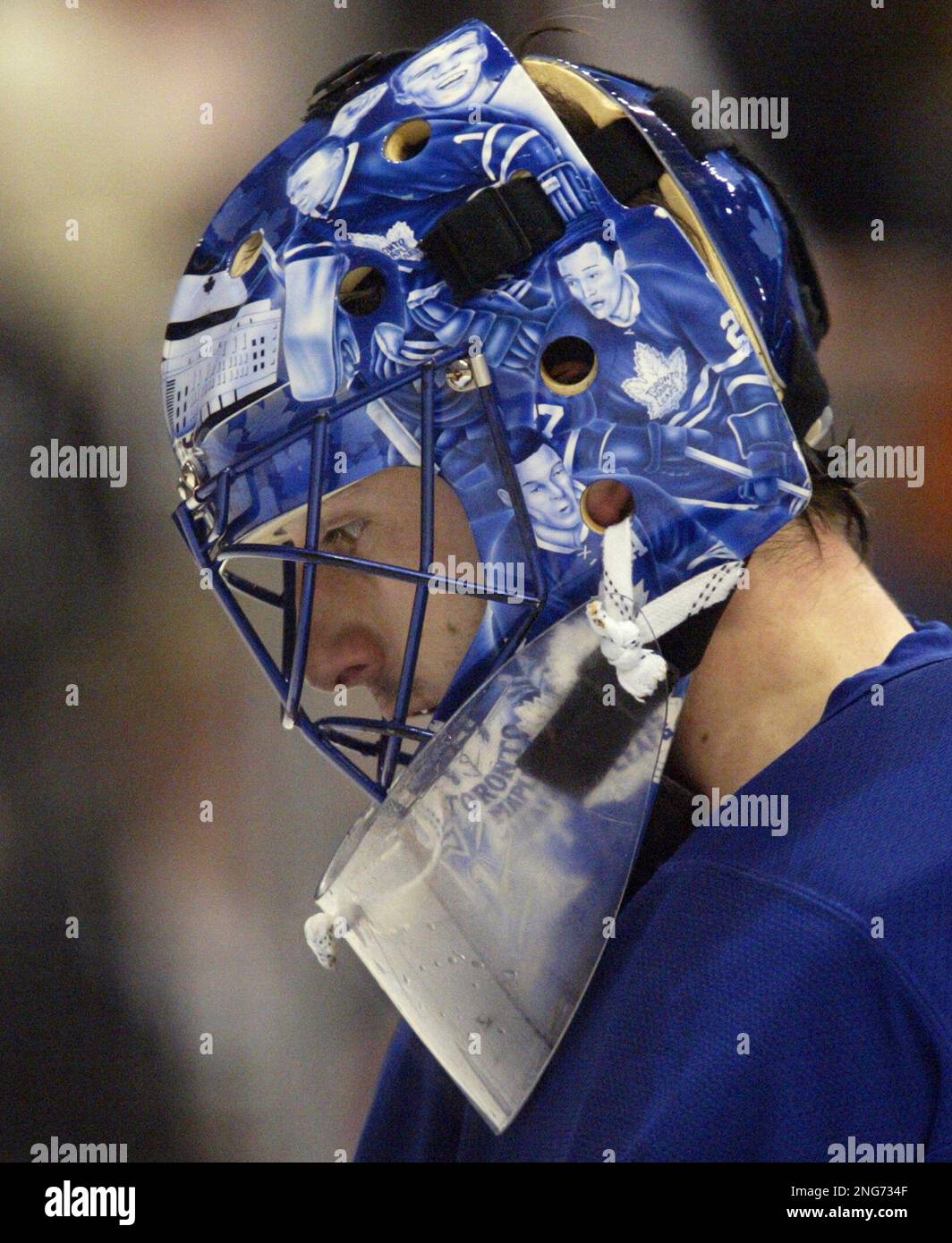 Toronto Maple Leafs goalie Andrew Raycroft is seen in the third period ...