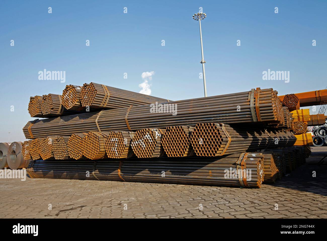Layers of steel pipe Stock Photo - Alamy