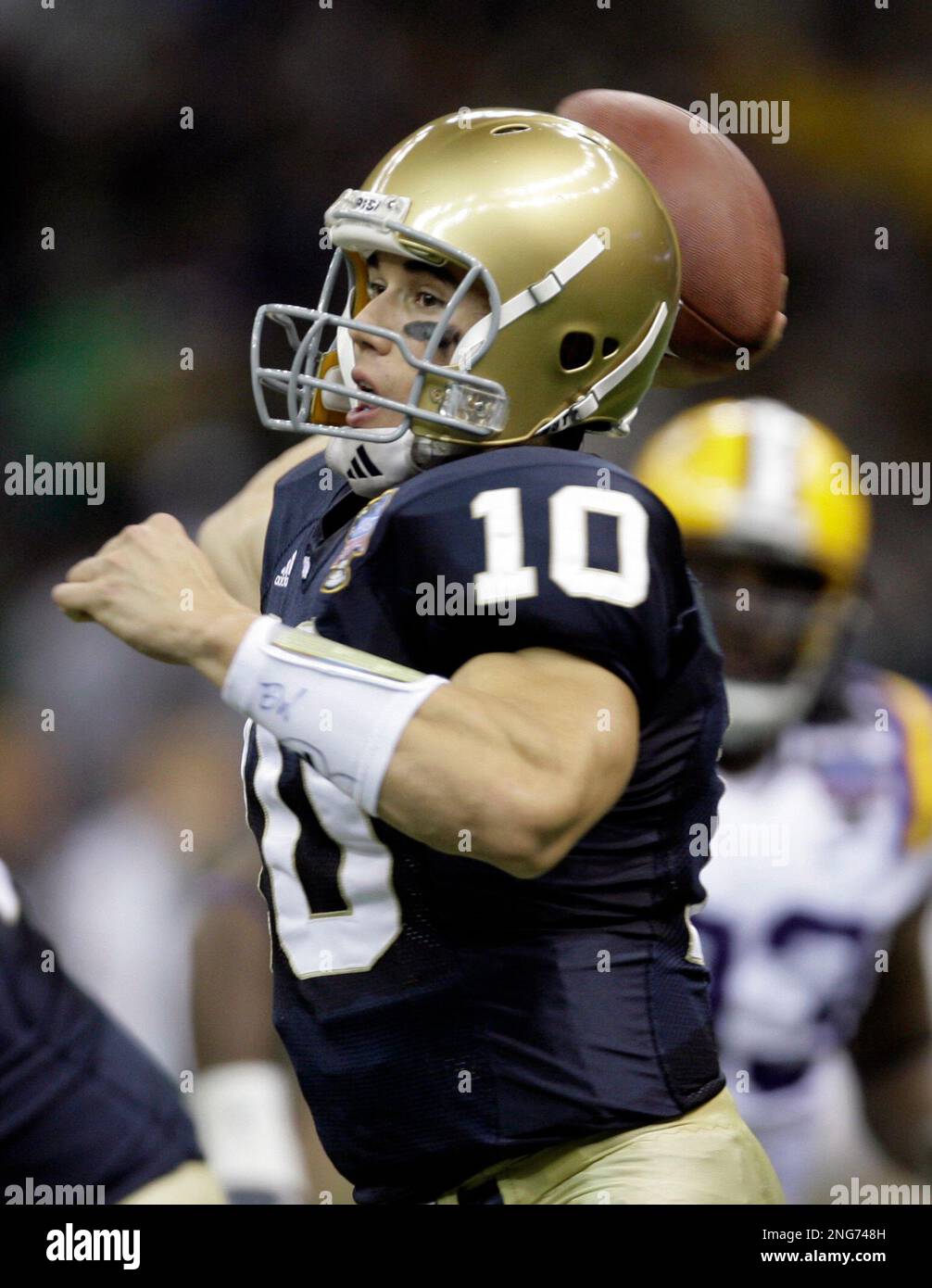 Notre Dame quarterback Brady Quinn looks downfield against LSU in the ...