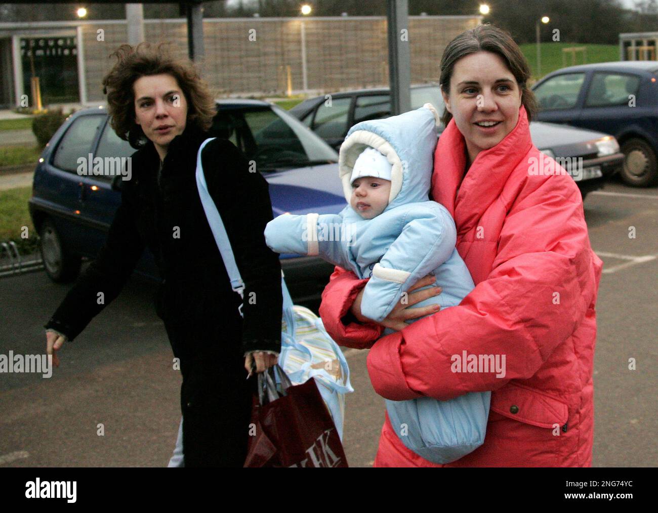 France's Nathalie Gettliffe, with her son Martin, right, arrives with ...