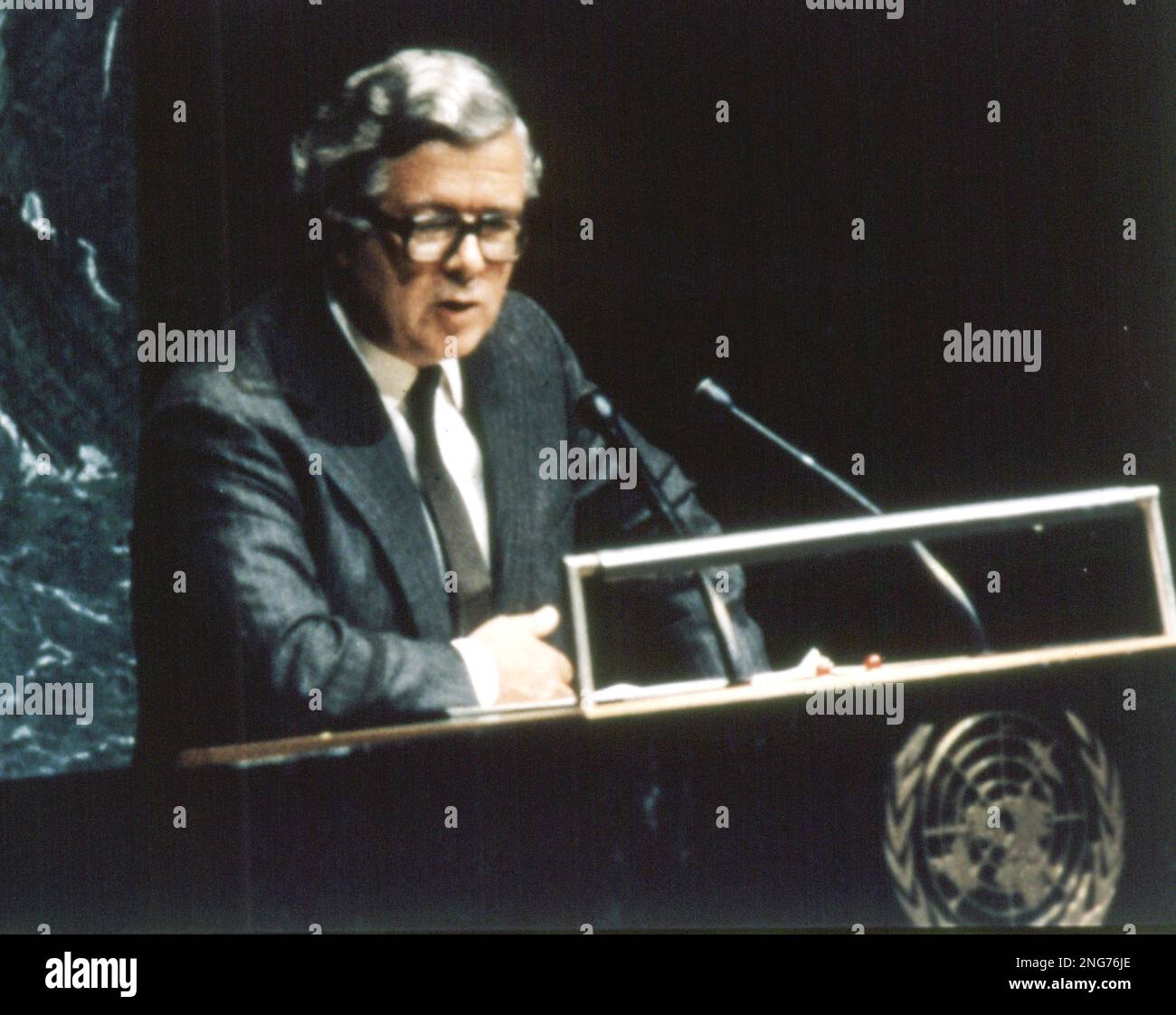 Britain's Foreeign Secretary Sir Geoffrey Howe addresses the United ...