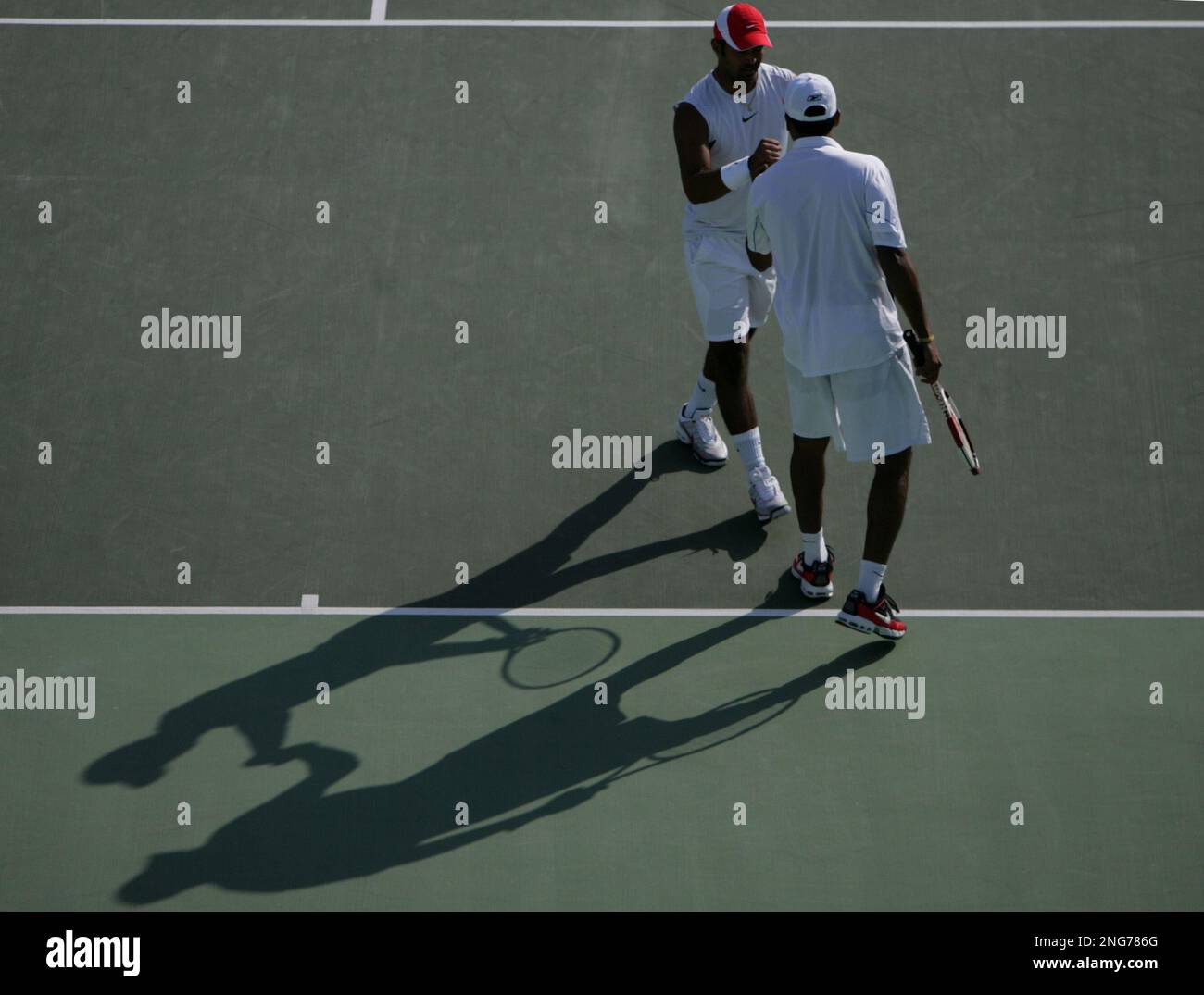 India's Mahesh Bhupathi, right, and Leander Paes cheer each other after ...