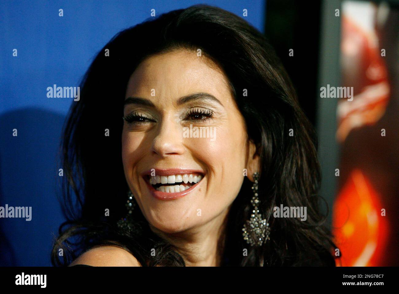 Actress Teri Hatcher arrives at the Los Angeles premiere of "Dreamgirls ...