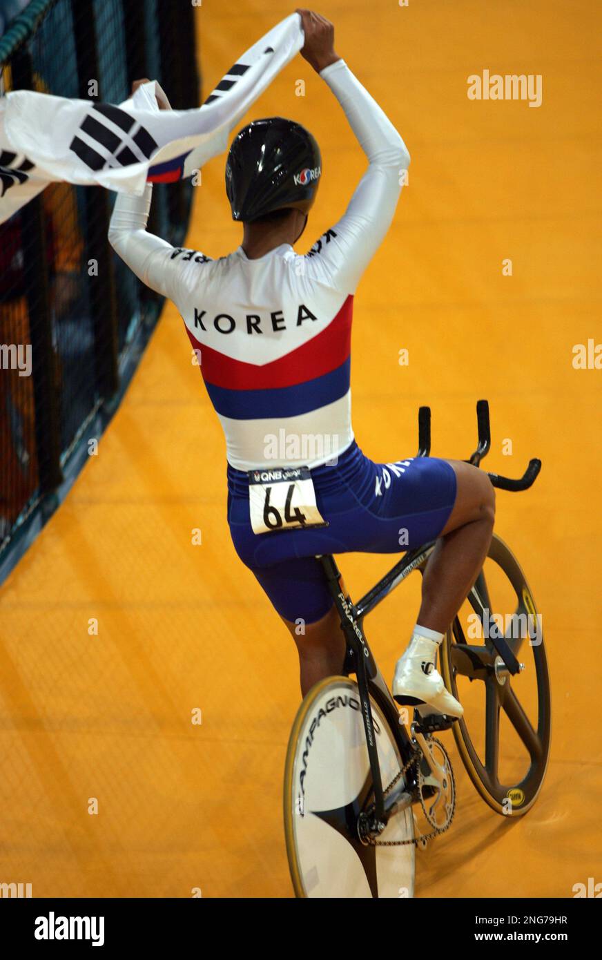 South Korea's Jang Sun-jae makes a victory lap with his national flag ...