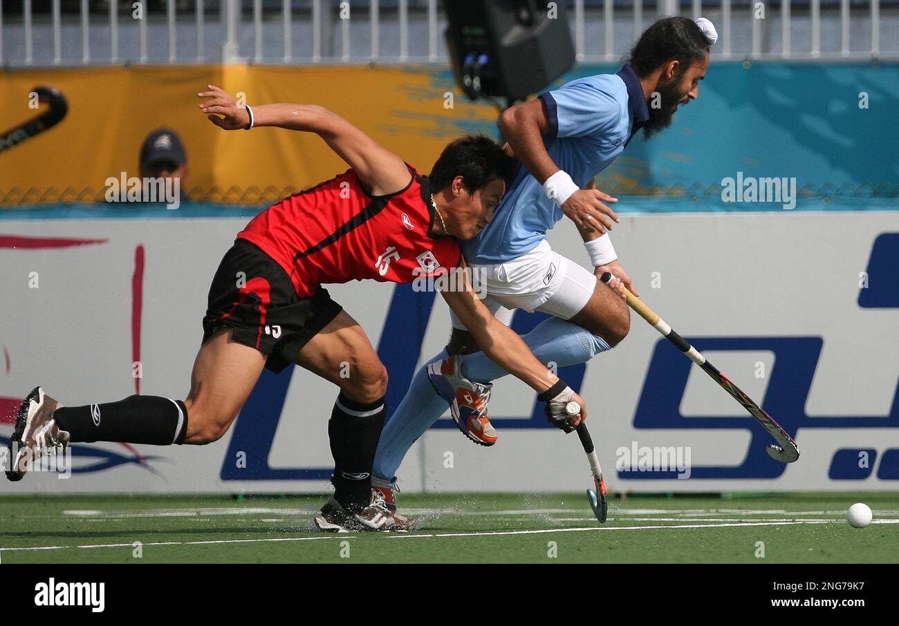 South Korea's Cha Jong-bok (15), left, tries to tackle IIndia's Rajpal ...