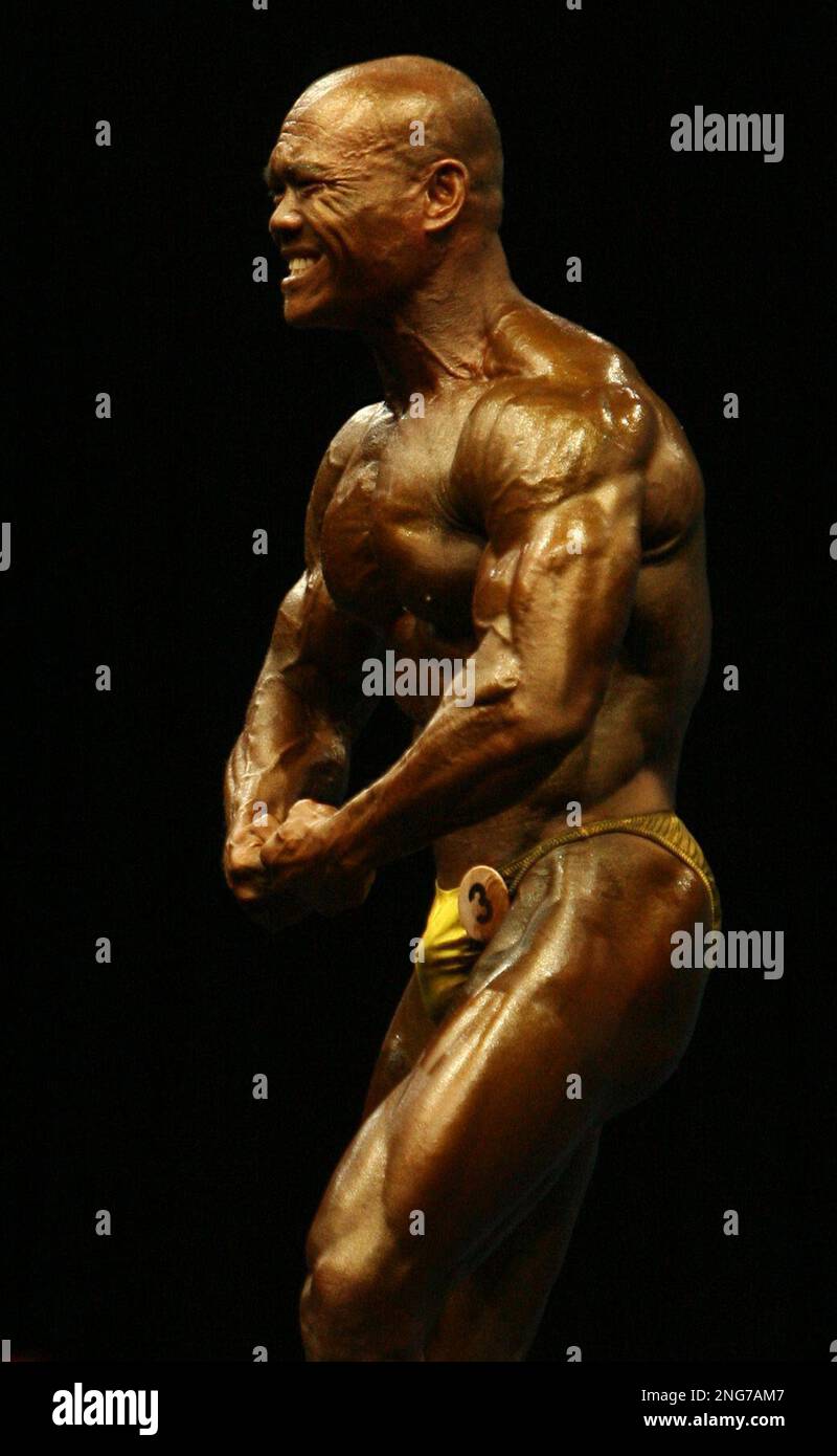 Bronze medalist Sihat Ibrahim of Singapore performs during the Asign ...