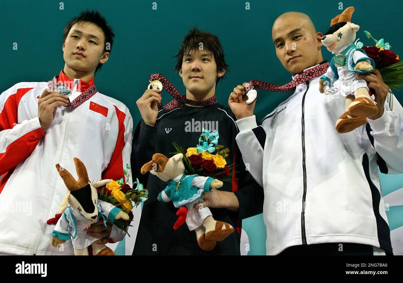 Gold medal winner of Men's 1500m freestyle, South Korea's Park Tae-hwan, center, poses for photo ...