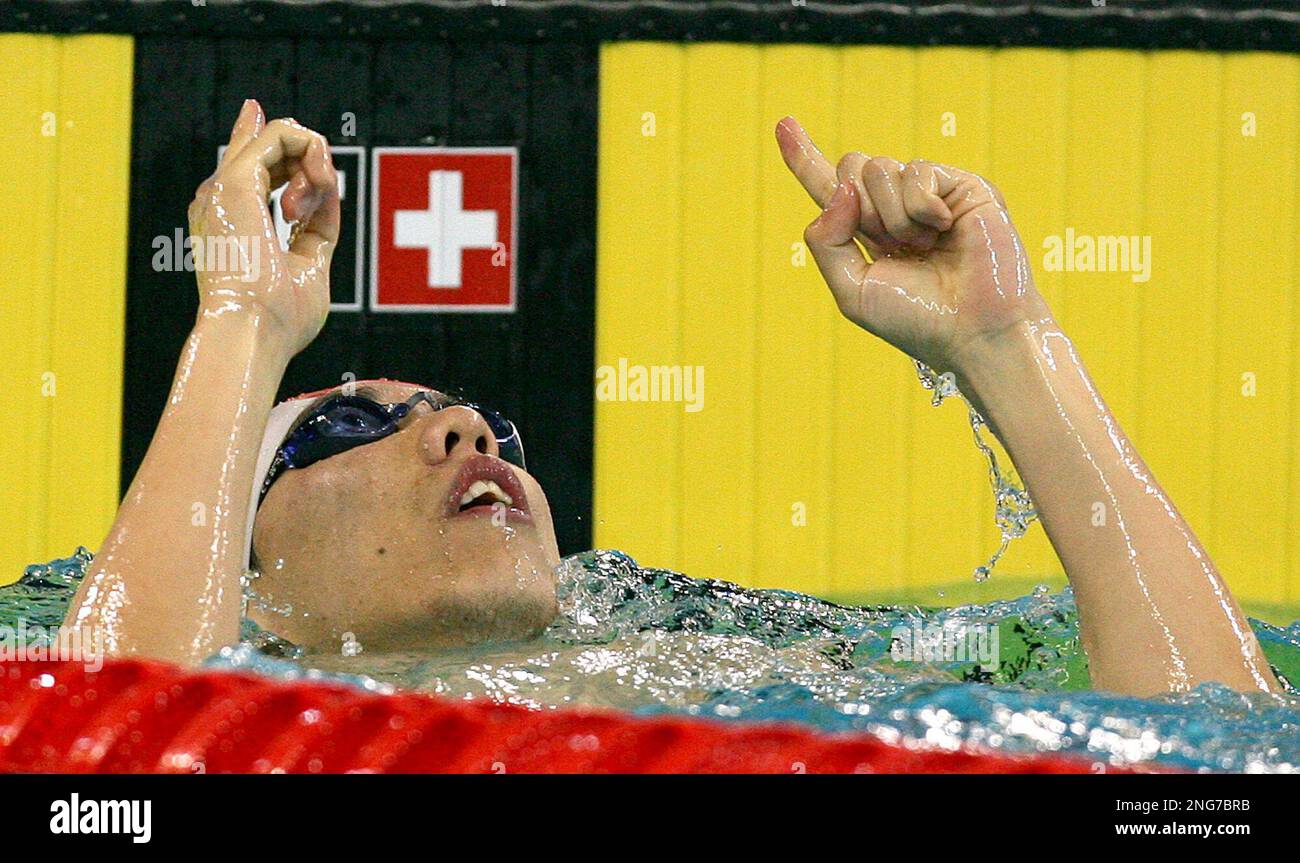 China's Chen Zuo celebrates after winning the gold medal in the final ...