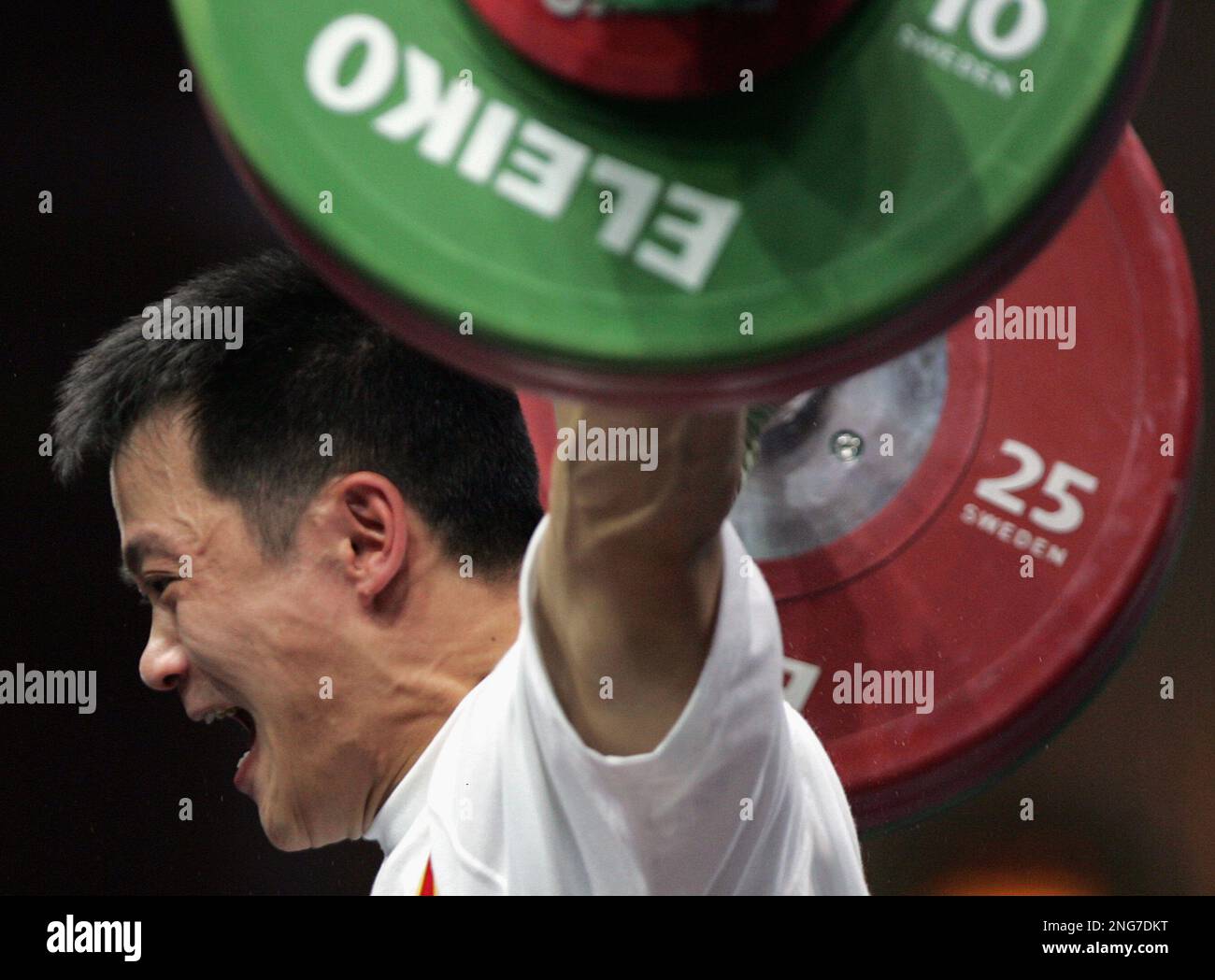 China's Zhang Guozhen lifts 152 kilograms in snatch during the Asian ...